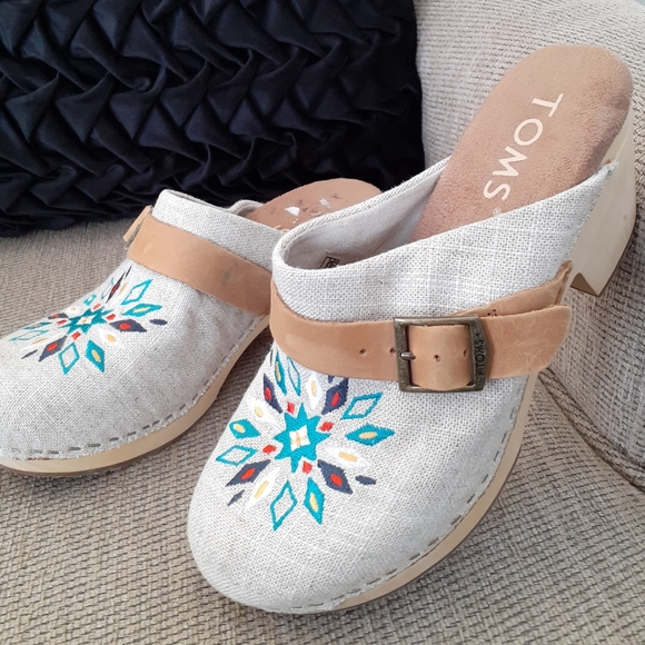 Toms | Shoes | Toms Elisa Star Embroidery Linen Classic Clogs | Poshmark